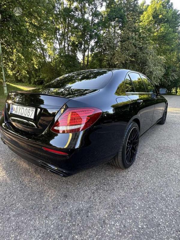 Melns Mercedes-Benz E 220 2017 Kėdainiai, ar dzinēja tilpumu 1.95 L un nobraukumu 215 tūkst. km par 18999 €, foto 3 vietnē AUTOMOTO.COM.LV