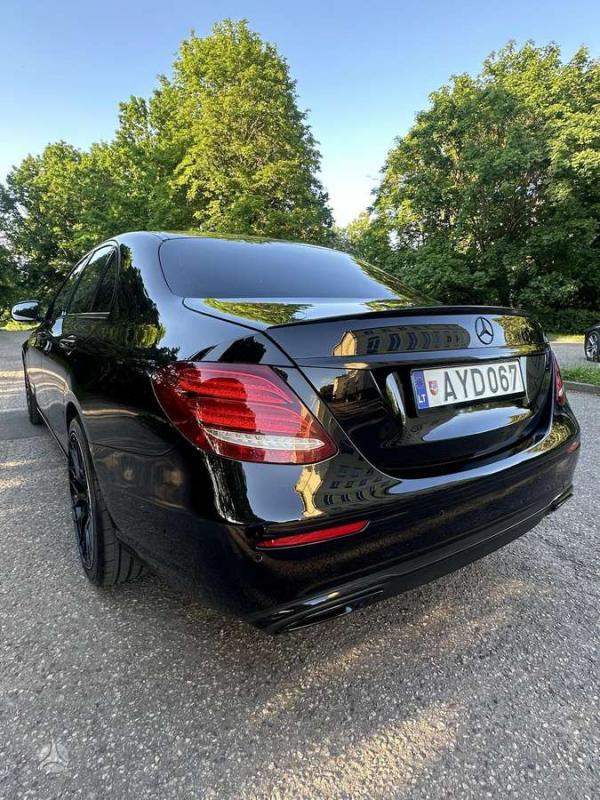Melns Mercedes-Benz E 220 2017 Kėdainiai, ar dzinēja tilpumu 1.95 L un nobraukumu 215 tūkst. km par 18999 €, foto 6 vietnē AUTOMOTO.COM.LV