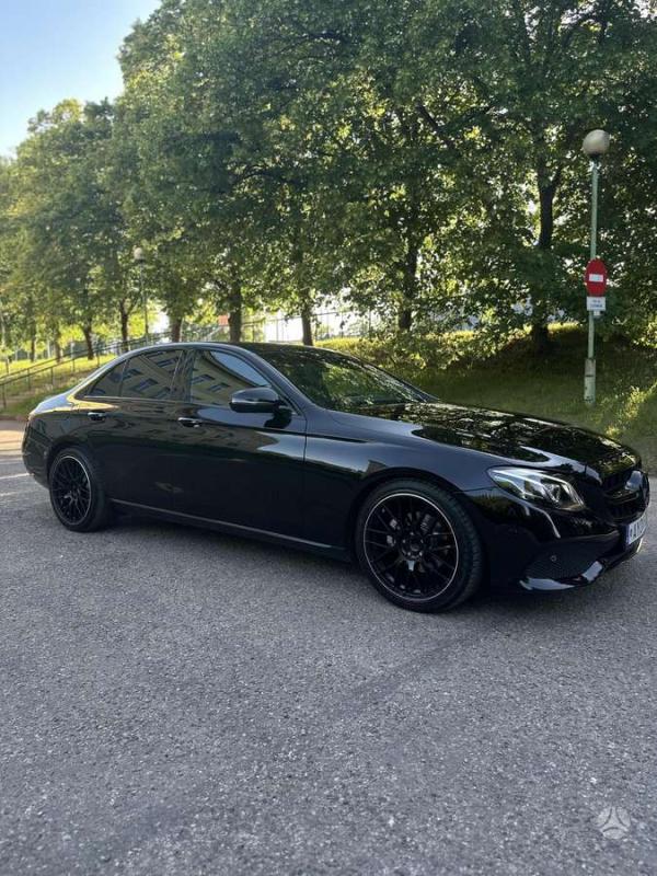Melns Mercedes-Benz E 220 2017 Kėdainiai, ar dzinēja tilpumu 1.95 L un nobraukumu 215 tūkst. km par 18999 €, foto 7 vietnē AUTOMOTO.COM.LV