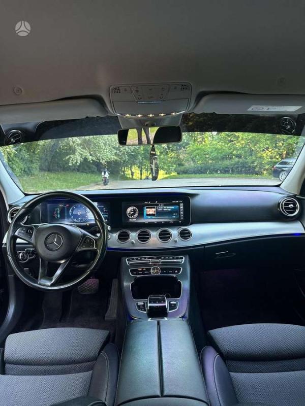 Melns Mercedes-Benz E 220 2017 Kėdainiai, ar dzinēja tilpumu 1.95 L un nobraukumu 215 tūkst. km par 18999 €, foto 8 vietnē AUTOMOTO.COM.LV