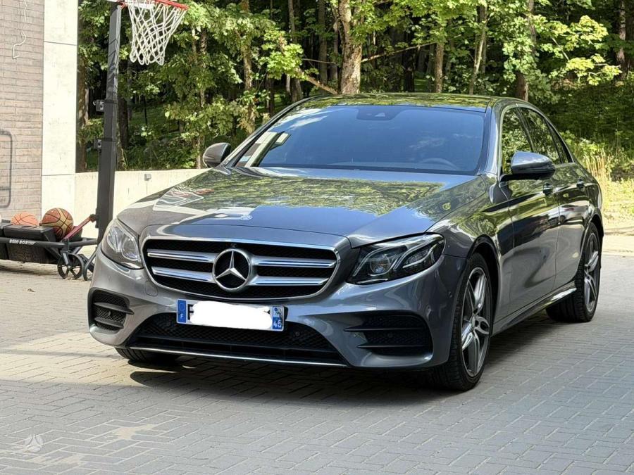 Black Mercedes-Benz E 220 2017 in Vilnius, with an engine capacity of 1.95 L and mileage of 248 thousand km for 19350 €, photo 1 on AUTOMOTO.COM.LV