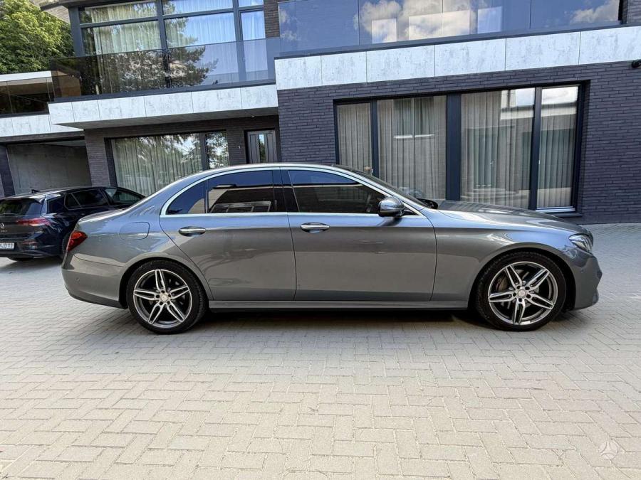Black Mercedes-Benz E 220 2017 in Vilnius, with an engine capacity of 1.95 L and mileage of 248 thousand km for 19350 €, photo 6 on AUTOMOTO.COM.LV