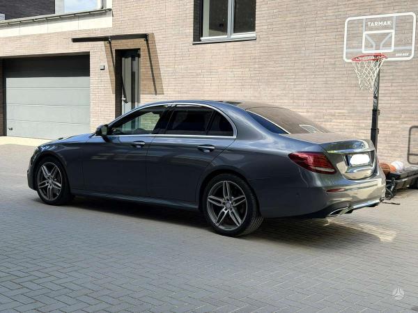 Black Mercedes-Benz E 220 2017 in Vilnius, with an engine capacity of 1.95 L and mileage of 248 thousand km for 19350 €, photo 7 on AUTOMOTO.COM.LV