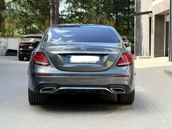 Black Mercedes-Benz E 220 2017 in Vilnius, with an engine capacity of 1.95 L and mileage of 248 thousand km for 19350 €, photo 8 on AUTOMOTO.COM.LV