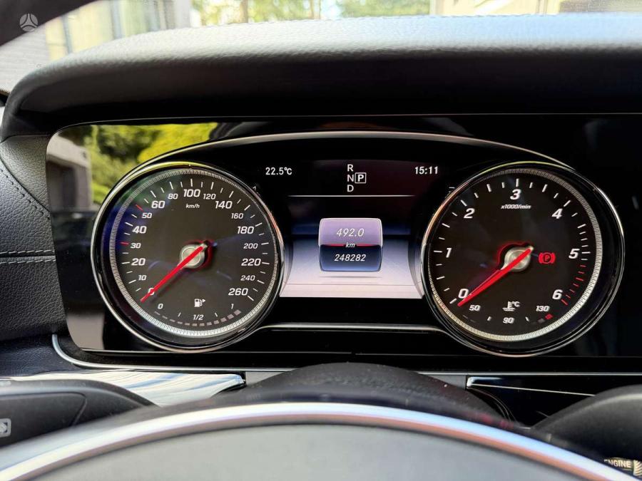 Black Mercedes-Benz E 220 2017 in Vilnius, with an engine capacity of 1.95 L and mileage of 248 thousand km for 19350 €, photo 10 on AUTOMOTO.COM.LV
