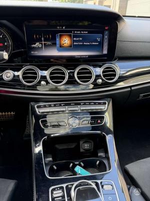 Black Mercedes-Benz E 220 2017 in Vilnius, with an engine capacity of 1.95 L and mileage of 248 thousand km for 19350 €, photo 11 on AUTOMOTO.COM.LV