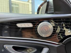 Black Mercedes-Benz E 220 2017 in Vilnius, with an engine capacity of 1.95 L and mileage of 248 thousand km for 19350 €, photo 12 on AUTOMOTO.COM.LV