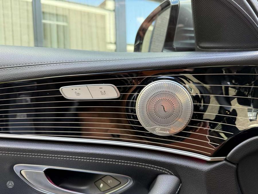 Black Mercedes-Benz E 220 2017 in Vilnius, with an engine capacity of 1.95 L and mileage of 248 thousand km for 19350 €, photo 12 on AUTOMOTO.COM.LV