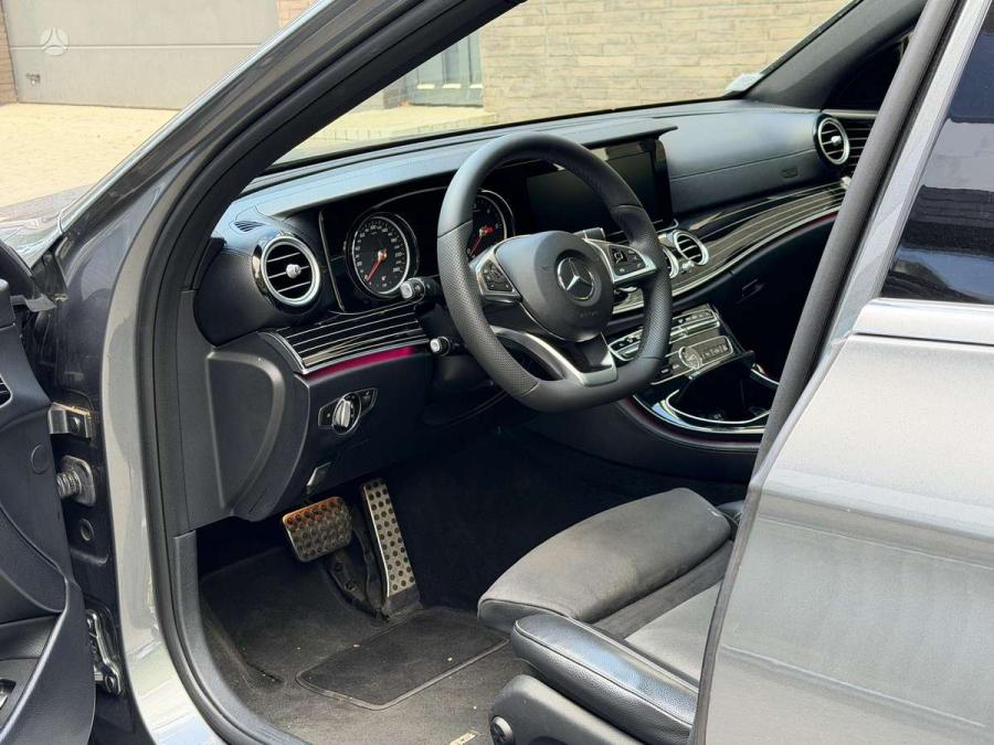 Black Mercedes-Benz E 220 2017 in Vilnius, with an engine capacity of 1.95 L and mileage of 248 thousand km for 19350 €, photo 14 on AUTOMOTO.COM.LV