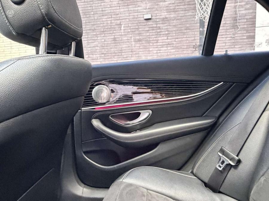 Black Mercedes-Benz E 220 2017 in Vilnius, with an engine capacity of 1.95 L and mileage of 248 thousand km for 19350 €, photo 18 on AUTOMOTO.COM.LV