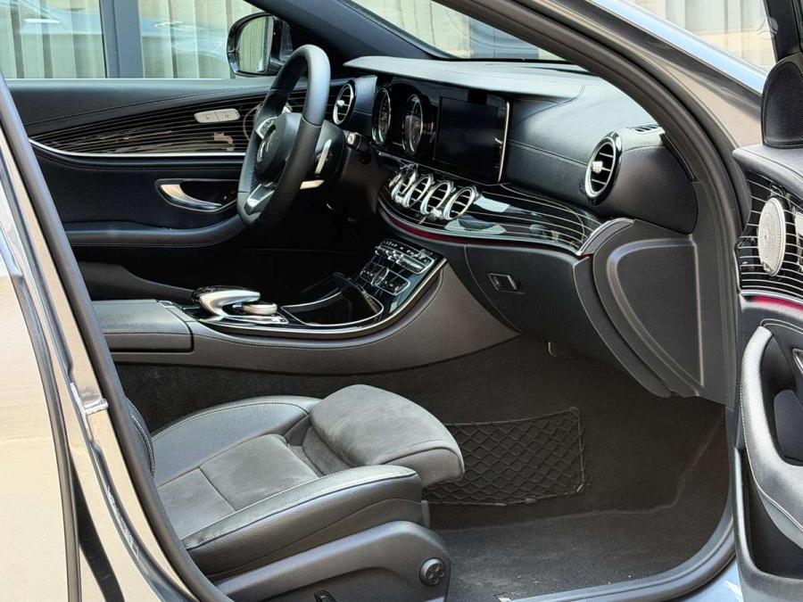 Black Mercedes-Benz E 220 2017 in Vilnius, with an engine capacity of 1.95 L and mileage of 248 thousand km for 19350 €, photo 19 on AUTOMOTO.COM.LV