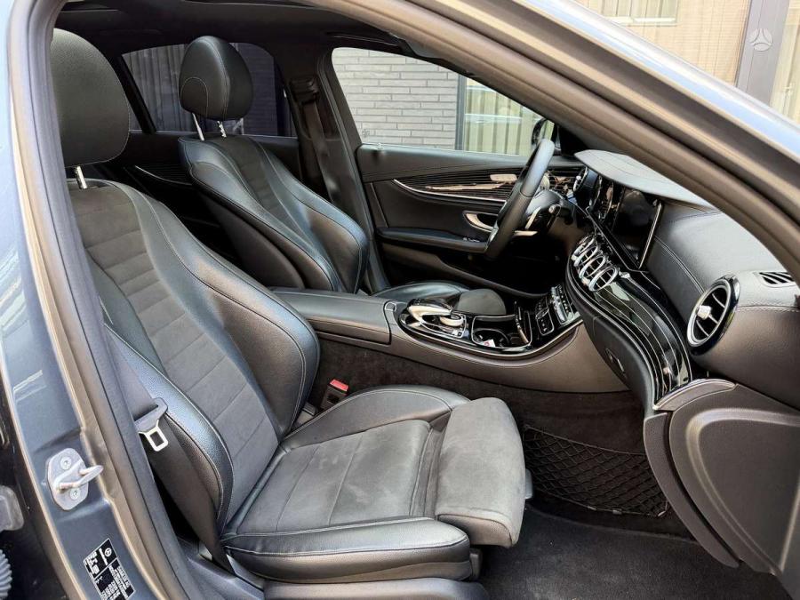 Black Mercedes-Benz E 220 2017 in Vilnius, with an engine capacity of 1.95 L and mileage of 248 thousand km for 19350 €, photo 21 on AUTOMOTO.COM.LV