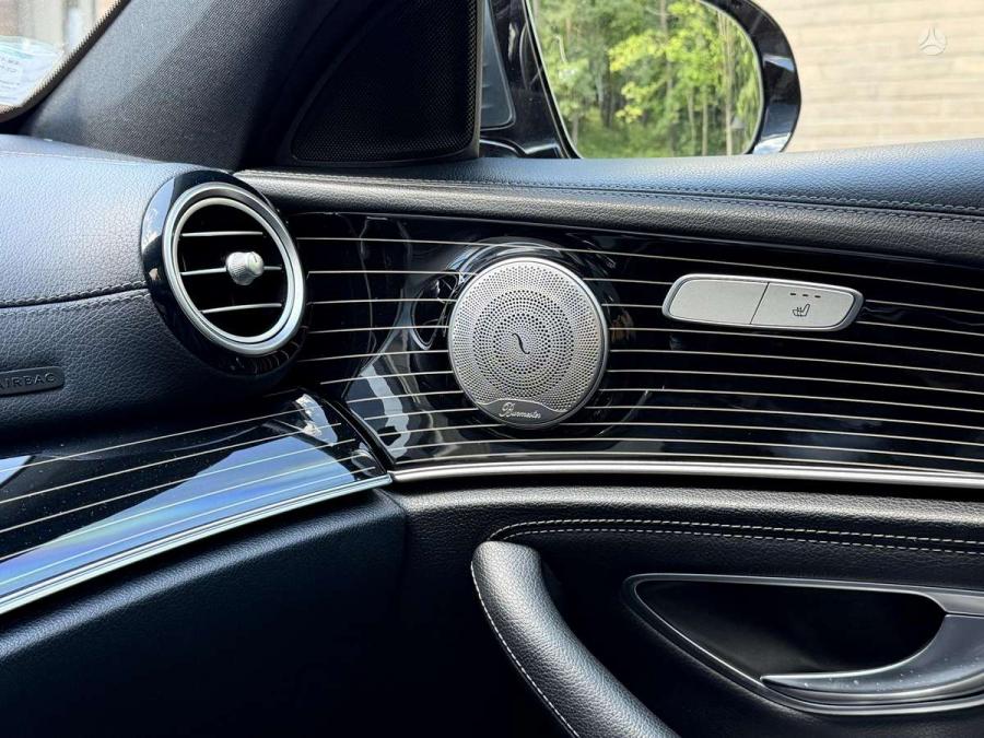 Black Mercedes-Benz E 220 2017 in Vilnius, with an engine capacity of 1.95 L and mileage of 248 thousand km for 19350 €, photo 23 on AUTOMOTO.COM.LV