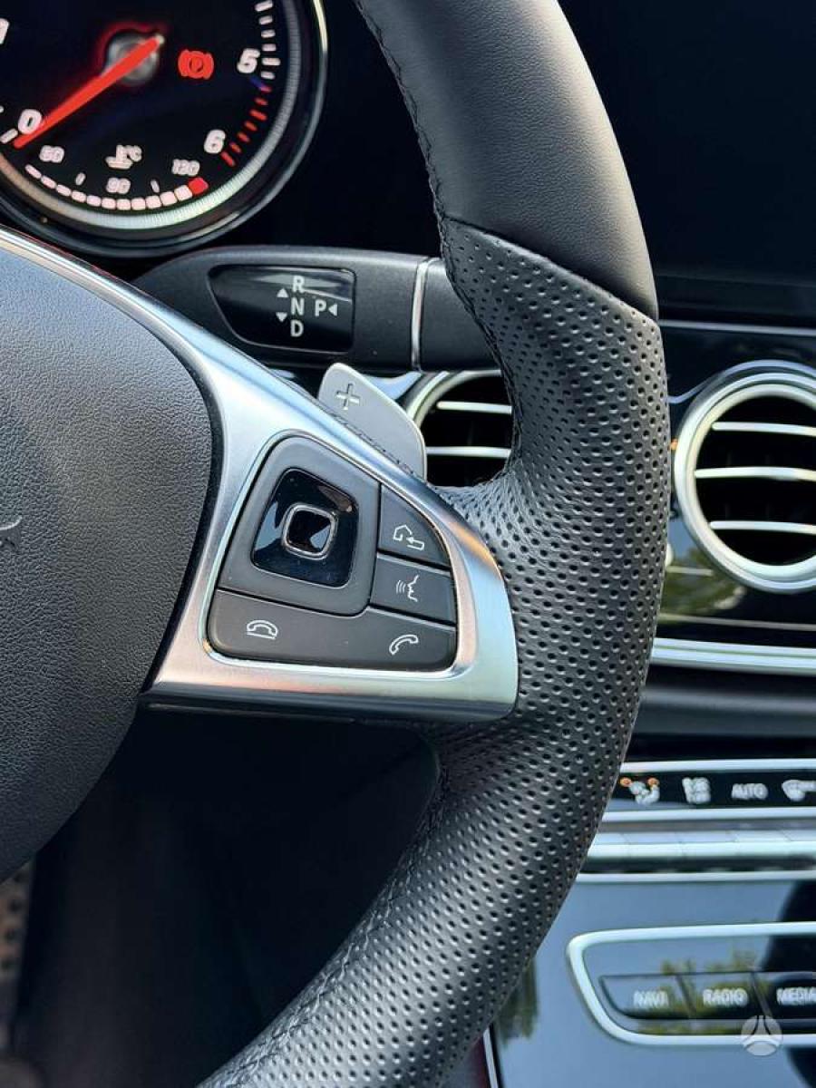 Black Mercedes-Benz E 220 2017 in Vilnius, with an engine capacity of 1.95 L and mileage of 248 thousand km for 19350 €, photo 25 on AUTOMOTO.COM.LV