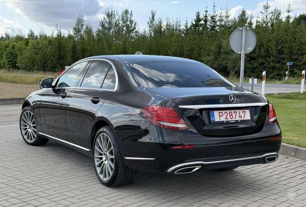Черный Мерседес E 220 2017 в Расейняй, объемом двигателя 1.95 л и пробегом 303 тыс. км за 15850 €, фото 2 на AUTOMOTO.COM.LV