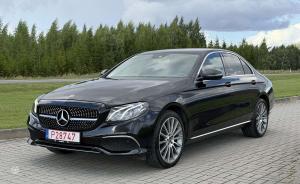 Black Mercedes-Benz E 220 2017 in Raseiniai, with an engine capacity of 1.95 L and mileage of 303 thousand km for 15850 €, photo 4 on AUTOMOTO.COM.LV