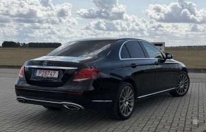 Black Mercedes-Benz E 220 2017 in Raseiniai, with an engine capacity of 1.95 L and mileage of 303 thousand km for 15850 €, photo 6 on AUTOMOTO.COM.LV