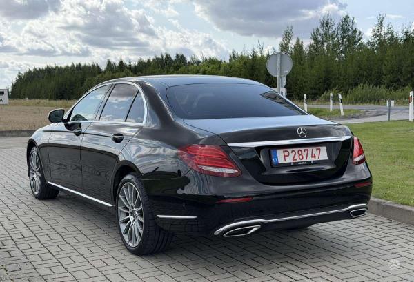 Черный Мерседес E 220 2017 в Расейняй, объемом двигателя 1.95 л и пробегом 303 тыс. км за 15850 €, фото 6 на AUTOMOTO.COM.LV