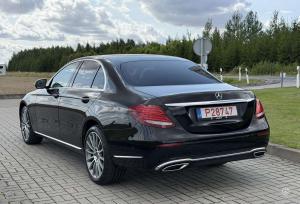 Black Mercedes-Benz E 220 2017 in Raseiniai, with an engine capacity of 1.95 L and mileage of 303 thousand km for 15850 €, photo 7 on AUTOMOTO.COM.LV