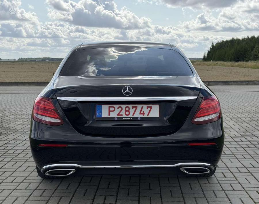 Black Mercedes-Benz E 220 2017 in Raseiniai, with an engine capacity of 1.95 L and mileage of 303 thousand km for 15850 €, photo 8 on AUTOMOTO.COM.LV