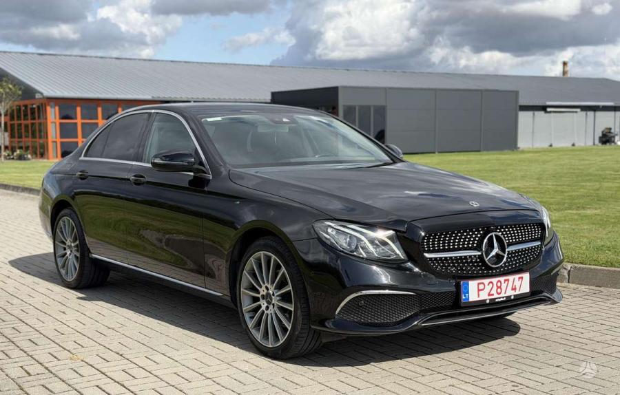 Black Mercedes-Benz E 220 2017 in Raseiniai, with an engine capacity of 1.95 L and mileage of 303 thousand km for 15850 €, photo 11 on AUTOMOTO.COM.LV