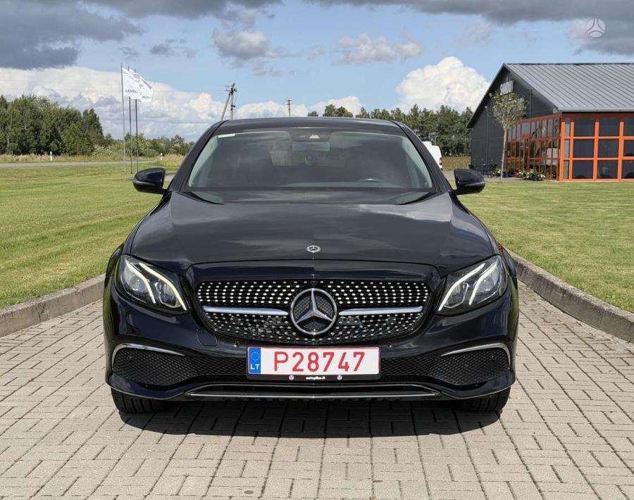 Black Mercedes-Benz E 220 2017 in Raseiniai, with an engine capacity of 1.95 L and mileage of 303 thousand km for 15850 €, photo 12 on AUTOMOTO.COM.LV