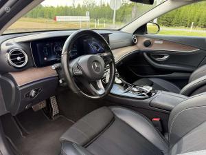 Black Mercedes-Benz E 220 2017 in Raseiniai, with an engine capacity of 1.95 L and mileage of 303 thousand km for 15850 €, photo 13 on AUTOMOTO.COM.LV