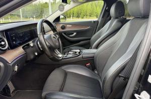 Black Mercedes-Benz E 220 2017 in Raseiniai, with an engine capacity of 1.95 L and mileage of 303 thousand km for 15850 €, photo 14 on AUTOMOTO.COM.LV