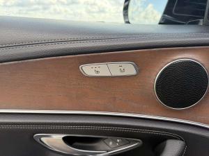 Black Mercedes-Benz E 220 2017 in Raseiniai, with an engine capacity of 1.95 L and mileage of 303 thousand km for 15850 €, photo 15 on AUTOMOTO.COM.LV