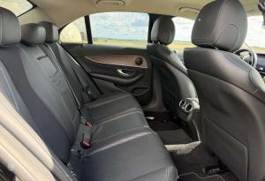 Black Mercedes-Benz E 220 2017 in Raseiniai, with an engine capacity of 1.95 L and mileage of 303 thousand km for 15850 €, photo 17 on AUTOMOTO.COM.LV