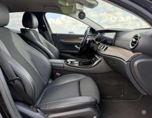 Black Mercedes-Benz E 220 2017 in Raseiniai, with an engine capacity of 1.95 L and mileage of 303 thousand km for 15850 €, photo 21 on AUTOMOTO.COM.LV