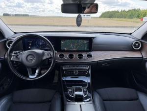 Black Mercedes-Benz E 220 2017 in Raseiniai, with an engine capacity of 1.95 L and mileage of 303 thousand km for 15850 €, photo 22 on AUTOMOTO.COM.LV
