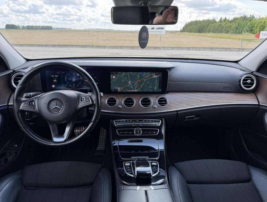 Black Mercedes-Benz E 220 2017 in Raseiniai, with an engine capacity of 1.95 L and mileage of 303 thousand km for 15850 €, photo 22 on AUTOMOTO.COM.LV