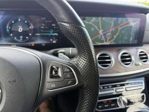 Black Mercedes-Benz E 220 2017 in Raseiniai, with an engine capacity of 1.95 L and mileage of 303 thousand km for 15850 €, photo 23 on AUTOMOTO.COM.LV