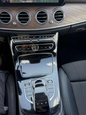 Black Mercedes-Benz E 220 2017 in Raseiniai, with an engine capacity of 1.95 L and mileage of 303 thousand km for 15850 €, photo 26 on AUTOMOTO.COM.LV