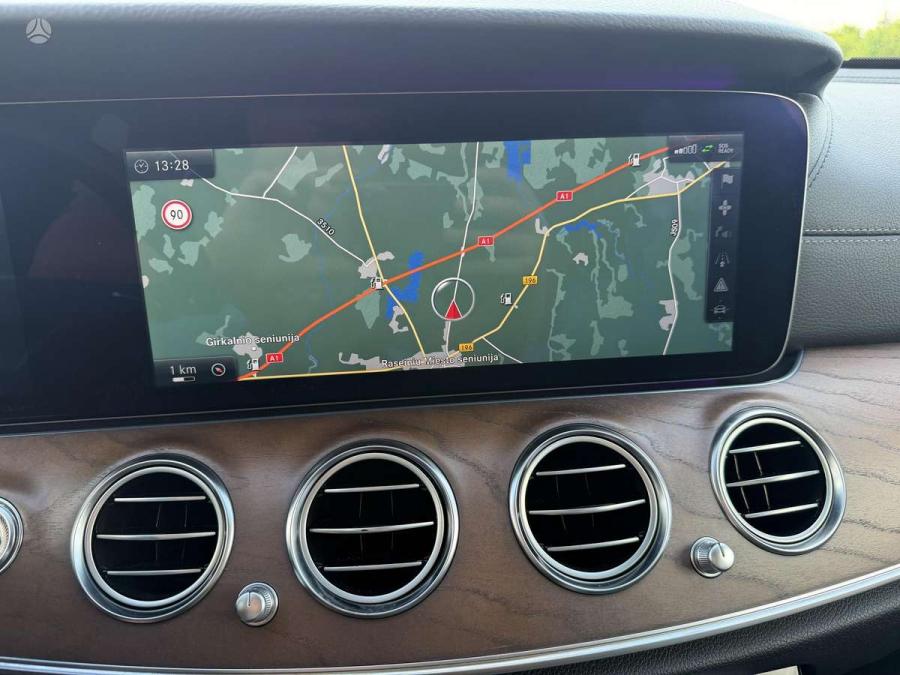 Black Mercedes-Benz E 220 2017 in Raseiniai, with an engine capacity of 1.95 L and mileage of 303 thousand km for 15850 €, photo 28 on AUTOMOTO.COM.LV