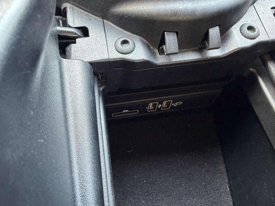Black Mercedes-Benz E 220 2017 in Raseiniai, with an engine capacity of 1.95 L and mileage of 303 thousand km for 15850 €, photo 29 on AUTOMOTO.COM.LV