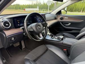 Black Mercedes-Benz E 220 2017 in Raseiniai, with an engine capacity of 1.95 L and mileage of 303 thousand km for 15450 €, photo 19 on AUTOMOTO.COM.LV