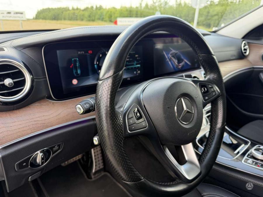 Black Mercedes-Benz E 220 2017 in Raseiniai, with an engine capacity of 1.95 L and mileage of 303 thousand km for 15450 €, photo 21 on AUTOMOTO.COM.LV