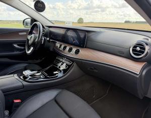 Black Mercedes-Benz E 220 2017 in Raseiniai, with an engine capacity of 1.95 L and mileage of 303 thousand km for 15450 €, photo 22 on AUTOMOTO.COM.LV