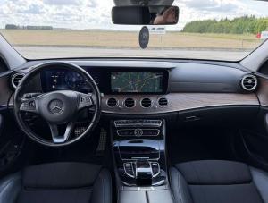 Black Mercedes-Benz E 220 2017 in Raseiniai, with an engine capacity of 1.95 L and mileage of 303 thousand km for 15450 €, photo 23 on AUTOMOTO.COM.LV