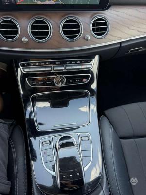 Black Mercedes-Benz E 220 2017 in Raseiniai, with an engine capacity of 1.95 L and mileage of 303 thousand km for 15450 €, photo 29 on AUTOMOTO.COM.LV