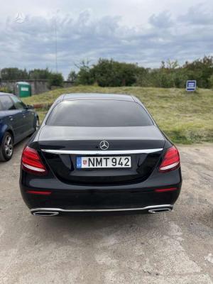 Black Mercedes-Benz E 220 2017 in Kaunas, with an engine capacity of 1.95 L and mileage of 293 thousand km for 7900 €, photo 7 on AUTOMOTO.COM.LV