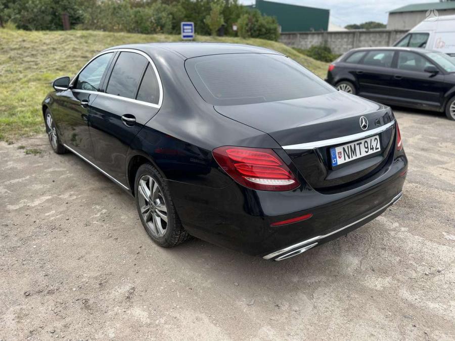 Black Mercedes-Benz E 220 2017 in Kaunas, with an engine capacity of 1.95 L and mileage of 293 thousand km for 7900 €, photo 8 on AUTOMOTO.COM.LV