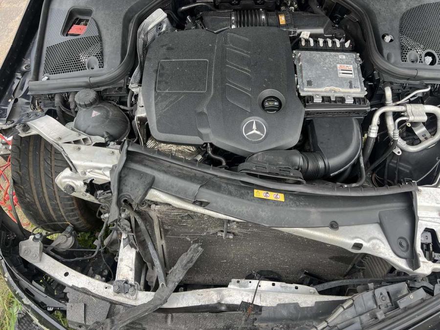 Black Mercedes-Benz E 220 2017 in Kaunas, with an engine capacity of 1.95 L and mileage of 293 thousand km for 7900 €, photo 15 on AUTOMOTO.COM.LV