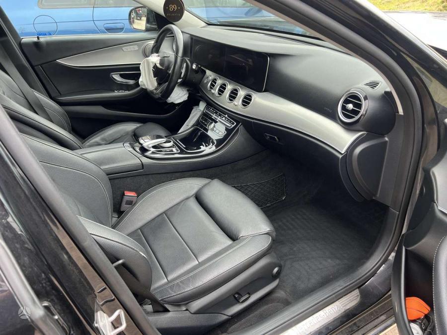 Black Mercedes-Benz E 220 2017 in Kaunas, with an engine capacity of 1.95 L and mileage of 293 thousand km for 7900 €, photo 16 on AUTOMOTO.COM.LV