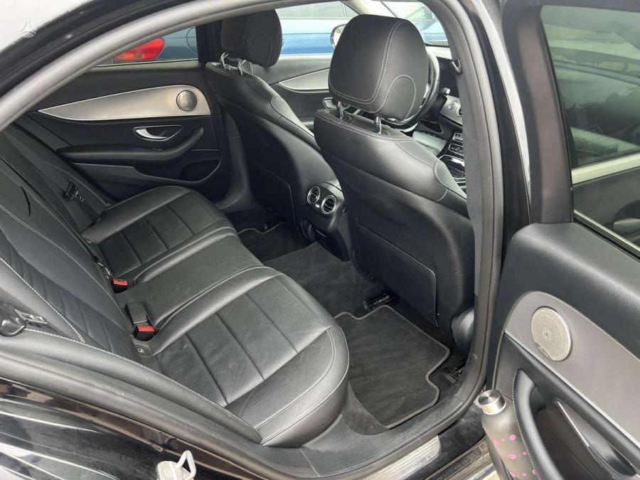 Black Mercedes-Benz E 220 2017 in Kaunas, with an engine capacity of 1.95 L and mileage of 293 thousand km for 7900 €, photo 17 on AUTOMOTO.COM.LV