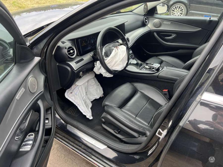 Black Mercedes-Benz E 220 2017 in Kaunas, with an engine capacity of 1.95 L and mileage of 293 thousand km for 7900 €, photo 18 on AUTOMOTO.COM.LV