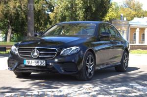 Черный Мерседес E 220 2017 в Цесис, объемом двигателя 2.00 л и пробегом 212 тыс. км за 25000 €, фото  на AUTOMOTO.COM.LV