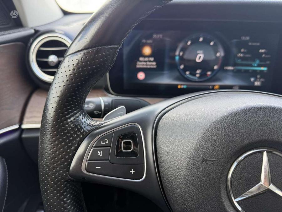 Черный Мерседес E 220 2017 в Расейняй, объемом двигателя 1.95 л и пробегом 330 тыс. км за 14500 €, фото 17 на AUTOMOTO.COM.LV